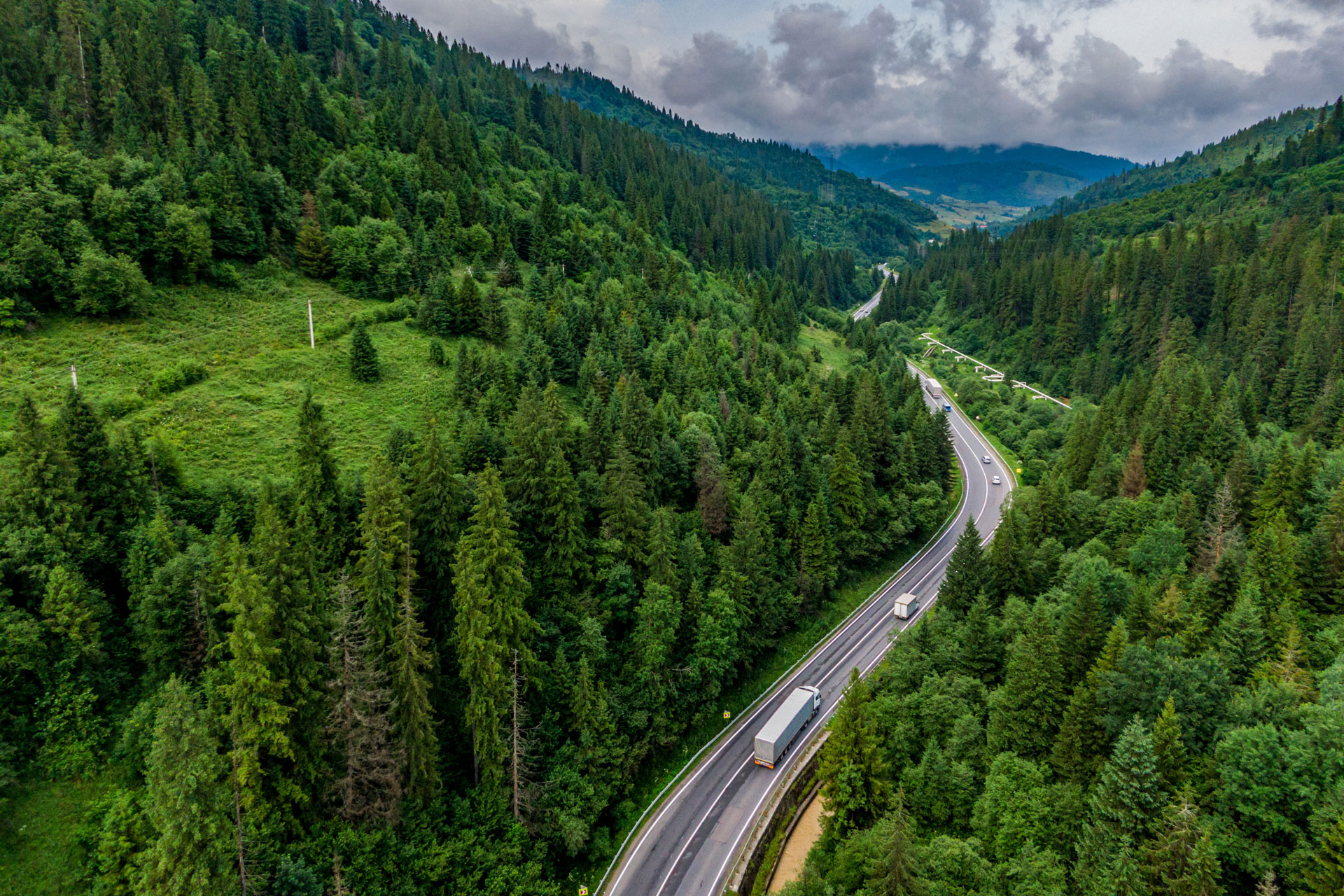 How Fleet Management Technology Can Improve Mountain Driving Safety